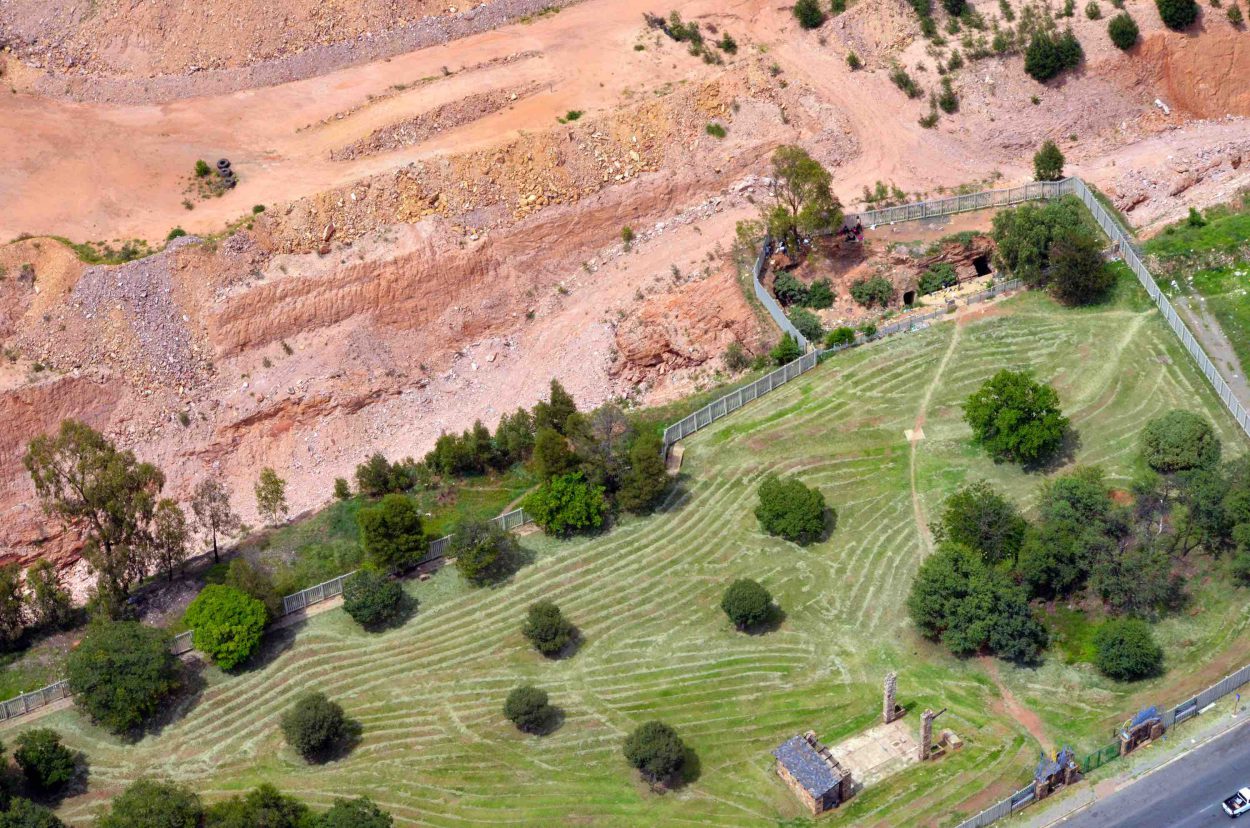 Cleaning up the mining mess - Oxpeckers